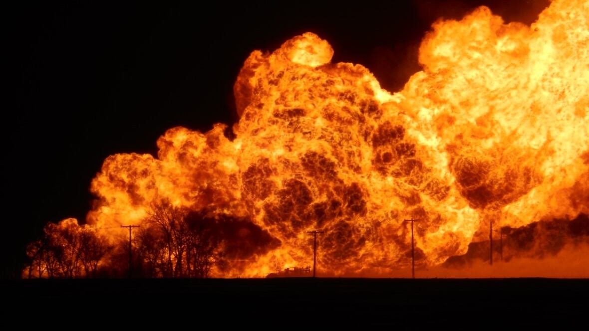 Natural Gas Pipeline Explodes Near Otterburne Man Manitoba Cbc News