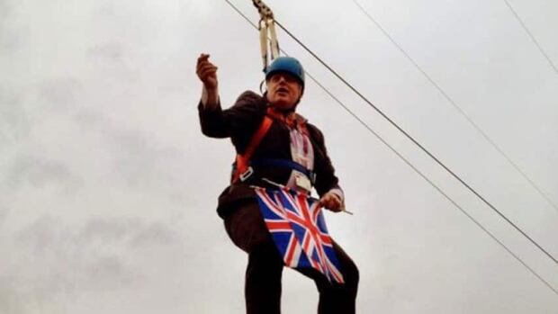London Mayor Boris Johnson gets stuck on Olympic zipline | CBC News London Mayor Boris Johnson gets stuck on Olympic zipline | CBC News