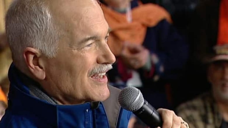 Layton pledges streamlined federal aid for farms | CBC News