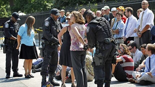 pipeline-protest-arrests-resume-near-white-house-cbc-news