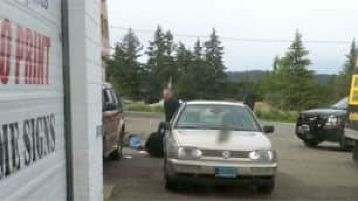 Nanaimo gunfight kills 1, wounds 2 | CBC News Nanaimo gunfight kills 1, wounds 2 | CBC News