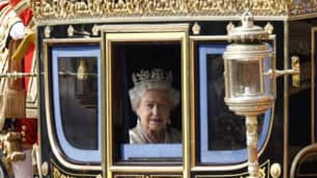 Canadians apathetic about monarchy: poll | CBC News