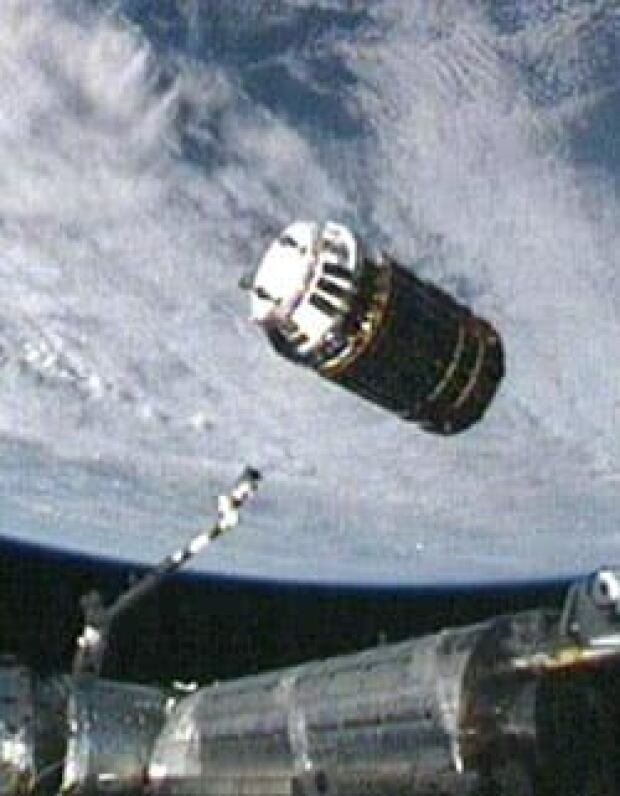 Space Station Crew Grabs Japanese Cargo Ship Cbc News