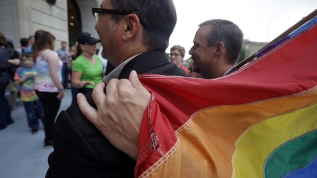 Gay Couples Seek Arkansas Marriage Licences Cbc News