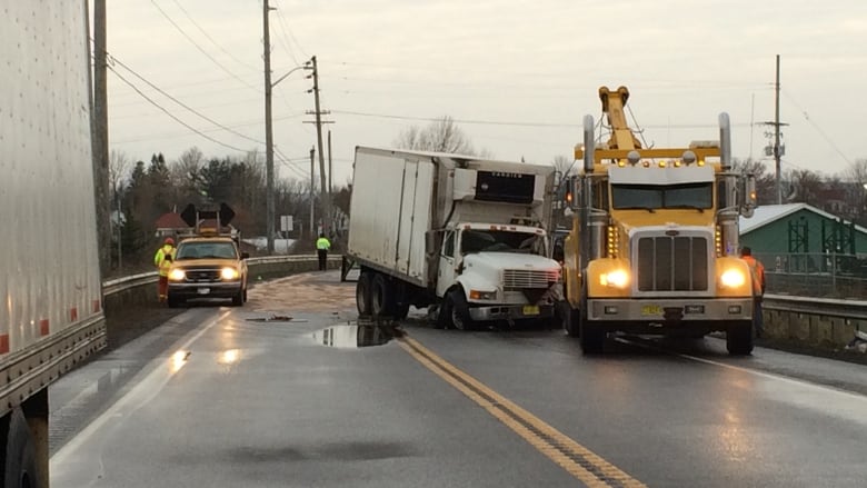 Highway 101 Crash Kills American Driver Cbc News