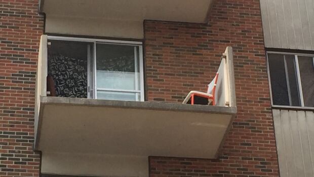 Teen critically injured after falling off 4th floor balcony on Othello ... Teen critically injured after falling off 4th floor balcony on Othello ...