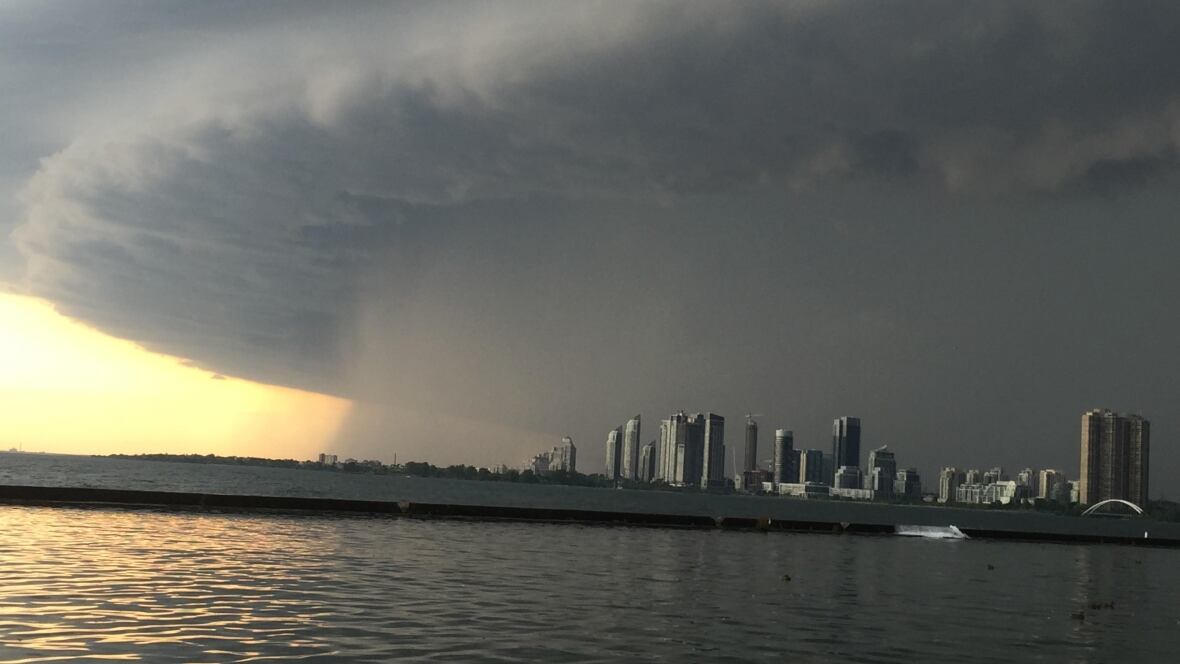 Ontario Storm Knocks Out Power For Thousands Toronto Cbc News