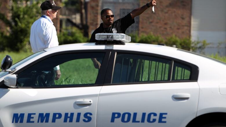 Suspect In Fatal Shooting Of Memphis Police Officer Surrenders Cbc News