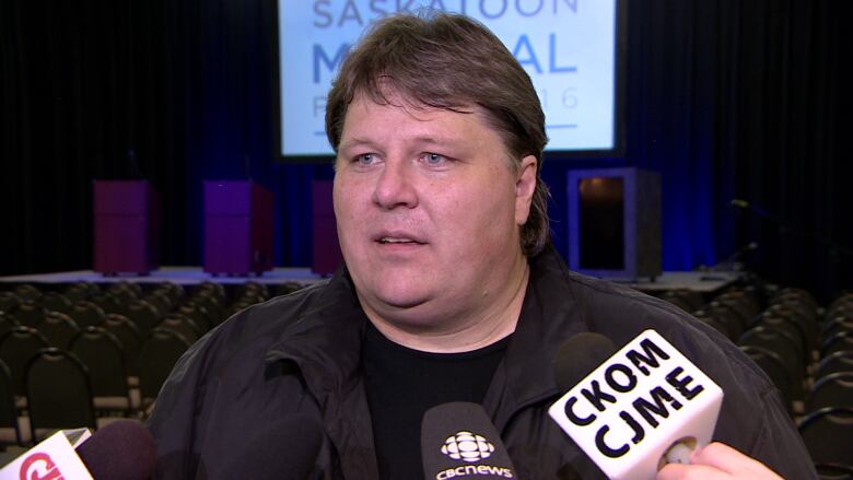 Forum Hears From Mayoral Candidates On Saskatoons Economy Cbc News