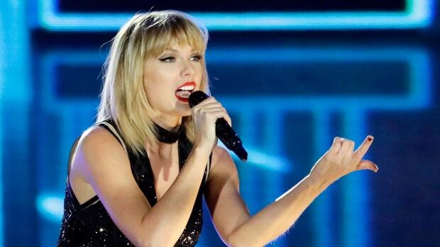 Taylor Swift In Court As Jury Selection Begins In Groping Case Cbc News