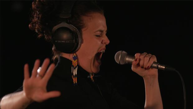 Iskwé Wants To Confront You With Indigenous Issues Through Her Music Cbc Radio