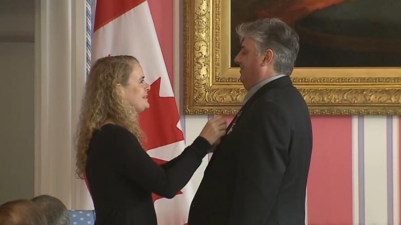 Thunder Bay man awarded bravery medal from Governor General | CBC News