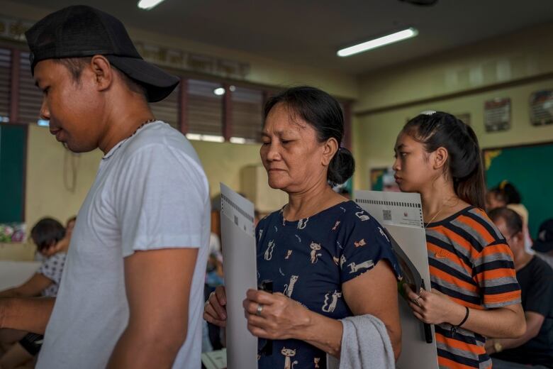 Filipinos Voting In Midterm Elections Crucial To Duterte Cbc News