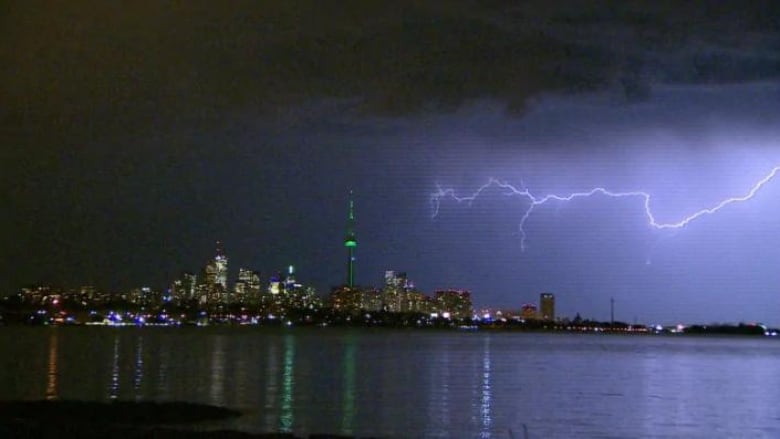 Severe Thunderstorm Warning Ends For Toronto Heat Warning Continues