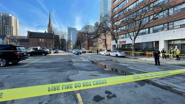 Pedestrian Dies After Being Struck By Driver In Downtown Toronto Cbc News