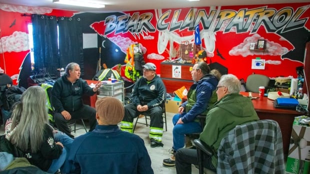 Ojibway Classes Help Winnipeg Bear Clan Volunteers Connect With People ojibway-classes-help-winnipeg-bear-clan-volunteers-connect-with-people