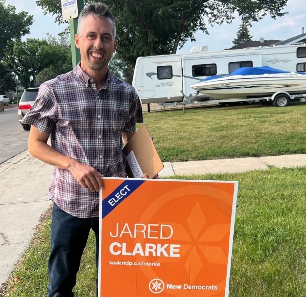 Sask Party Ndp Vie For Attention Votes In Regina Walsh Acres Cbc News