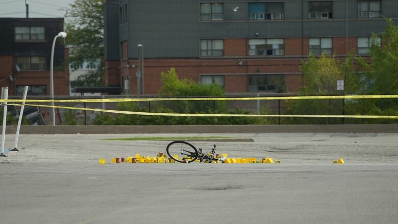 Toronto police investigating 2 separate homicides overnight | CBC News